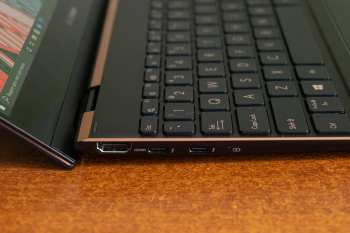 ASUS ZenBook Flip S (UX371EA) review – Top-Of-The-Line Transformer