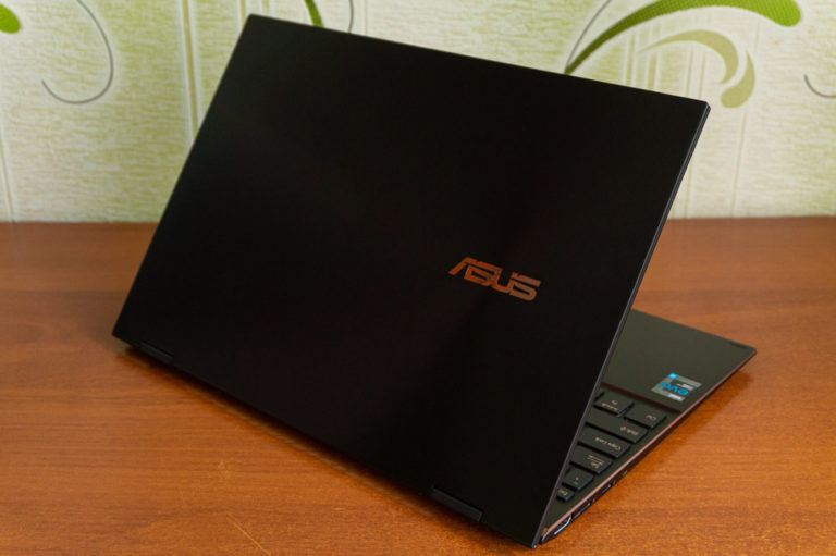 ASUS ZenBook Flip S (UX371EA) review – Top-Of-The-Line Transformer