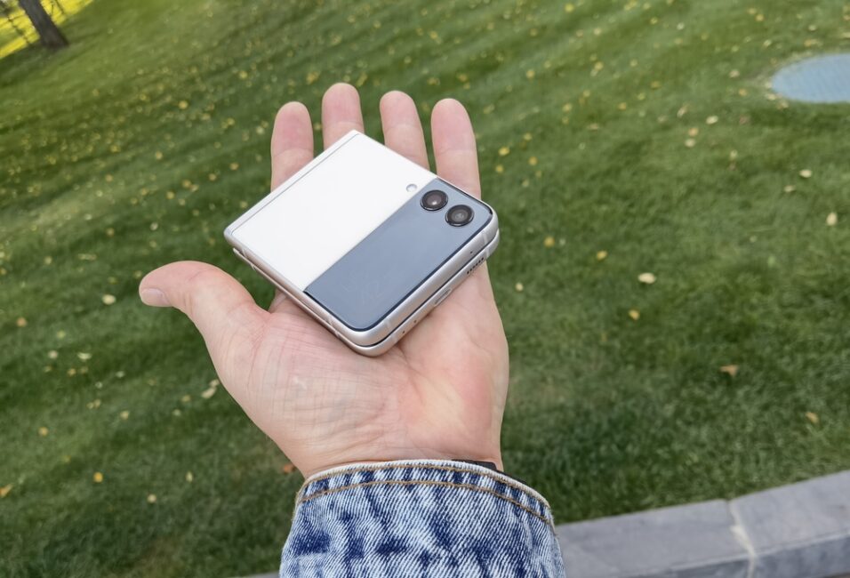Samsung Galaxy Z Flip3 review: Better, cheaper and... for everyone?