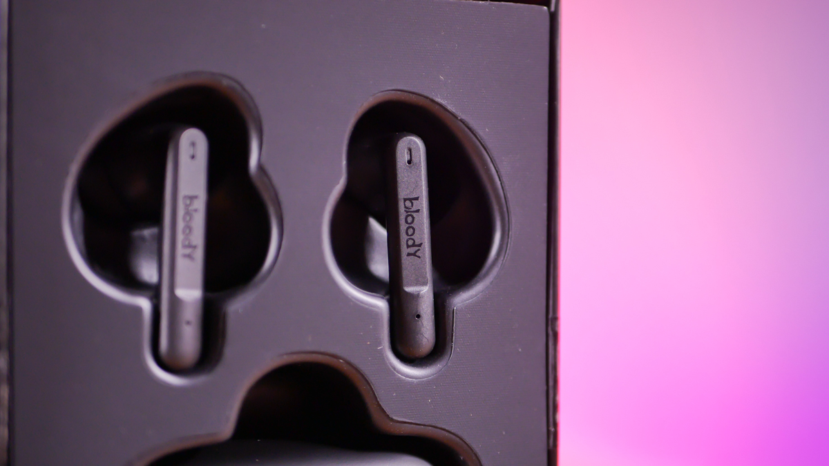 A4Tech Bloody M90 review: TWS earbuds for gaming - Root-Nation.com