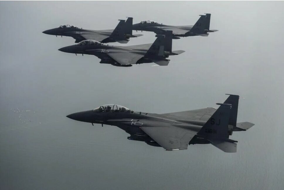 Comparison of F-15 Eagle and F-16 Fighting Falcon