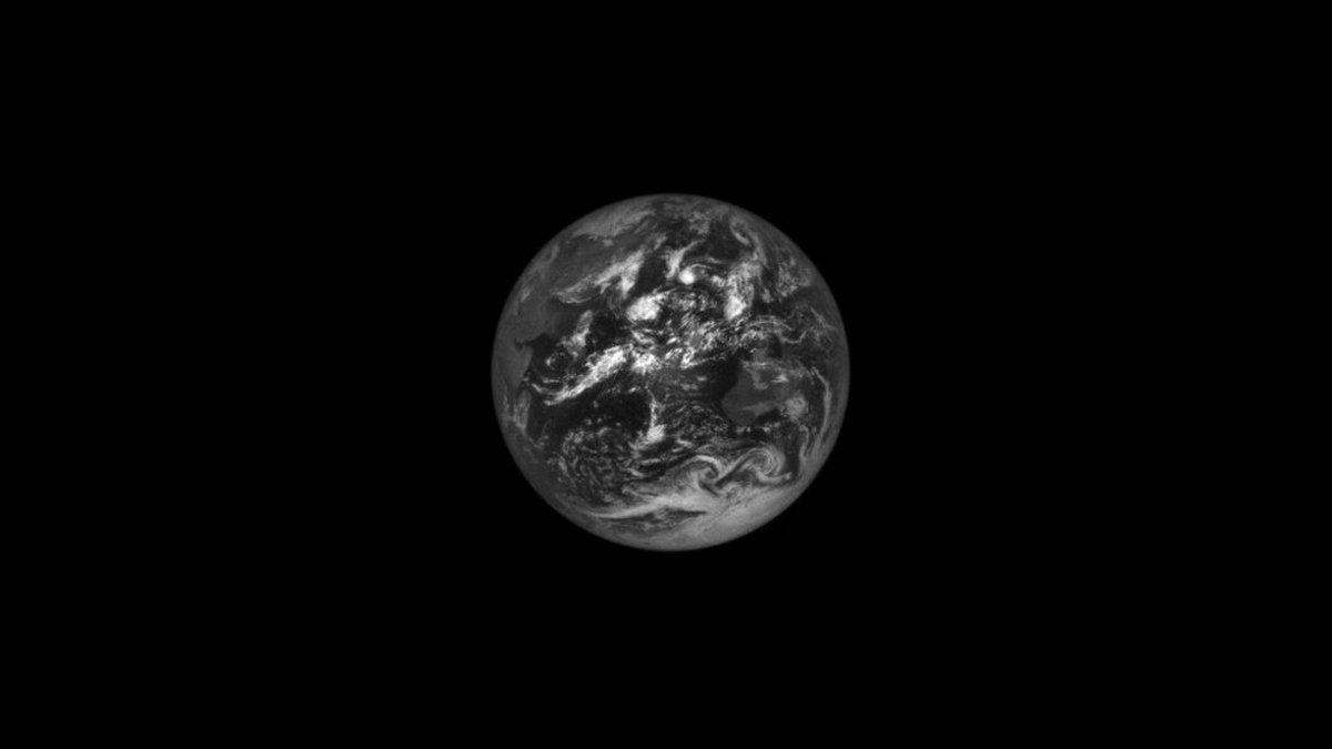 NASA's Lucy took new pictures of the Earth and the Moon