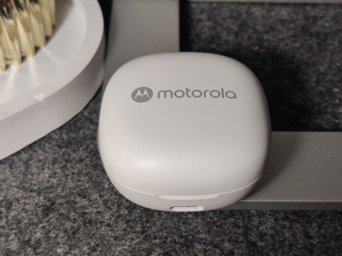 Motorola Moto Buds 105 review: decent basic TWS headphones