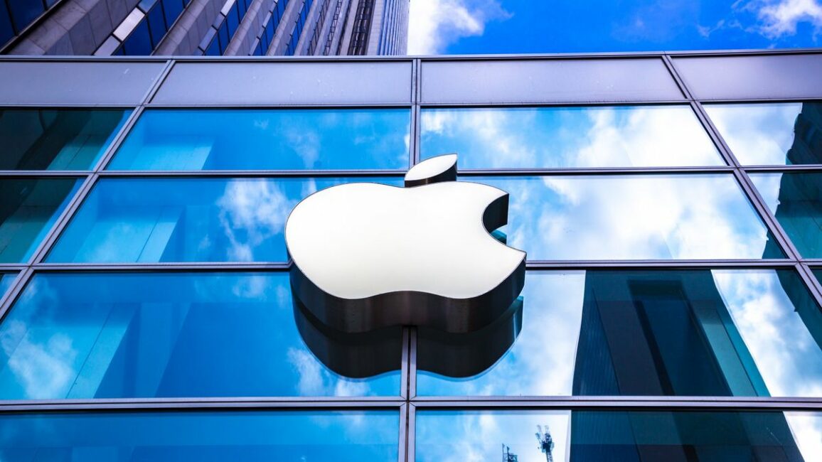 Apple replenished Russia's budget with a fine of $13.65 million - Root ...