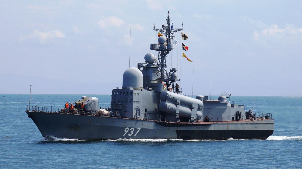 Strike drone hits Russian missile boat in Caspian Sea - Root-Nation.com