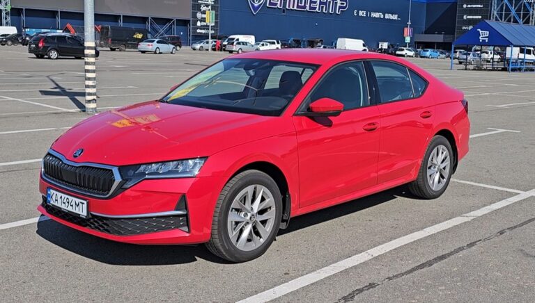 Test drive of Škoda Octavia A8 (2025) with 1.5 TSI m-HEV engine - Root ...
