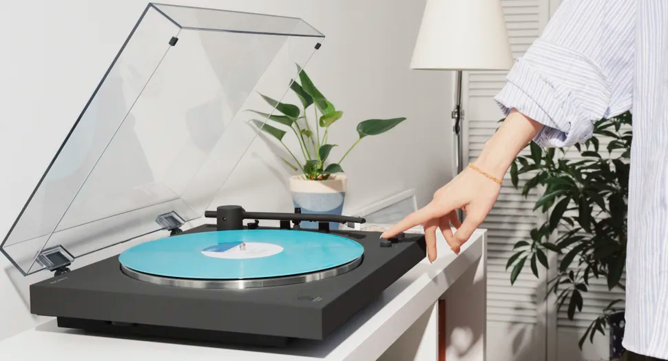 Sony presents two vinyl record players at once - Root-Nation.com