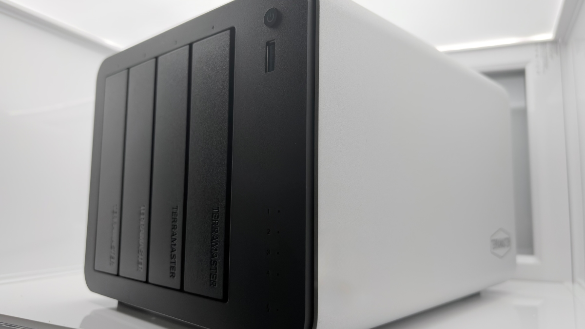 Recensione di TerraMaster F4-425 Plus: il server domestico ibrido che ...