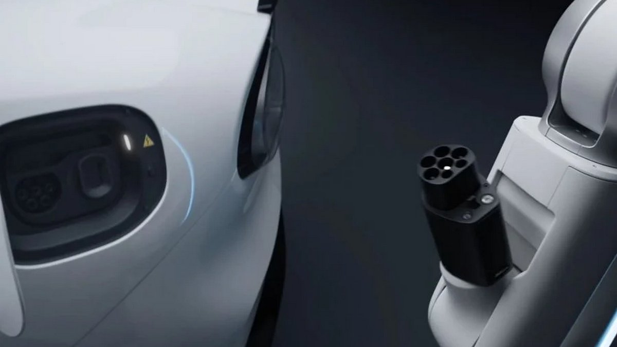 Xiaomi has created a miracle arm that charges your electric car by ...